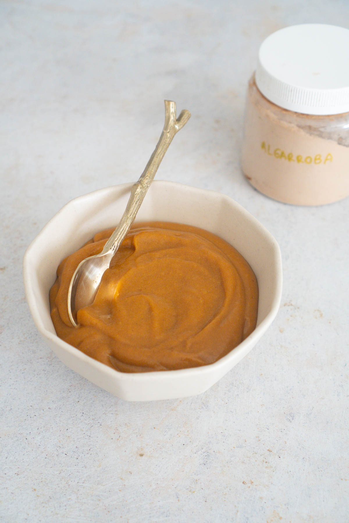 Postre de vanilla y algarroba - Loli Alliati